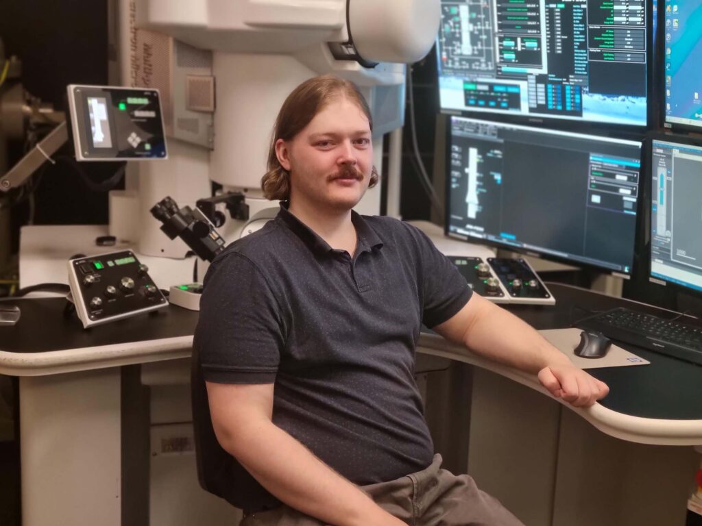 Surfaces on the move: dynamic liquefaction - FLEET Research Legacy